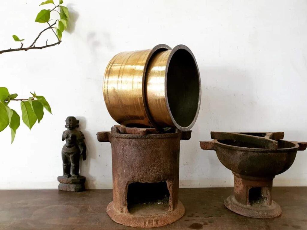 Brass Raja Rani Vari Adukku Pathiram - Indian Antique Quest