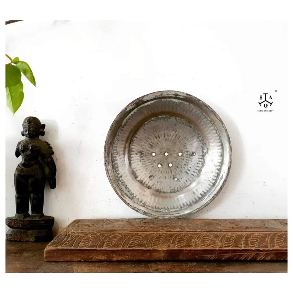 Kerala bronze Vaal Uruli with cast iron handle - Indian Antique Quest