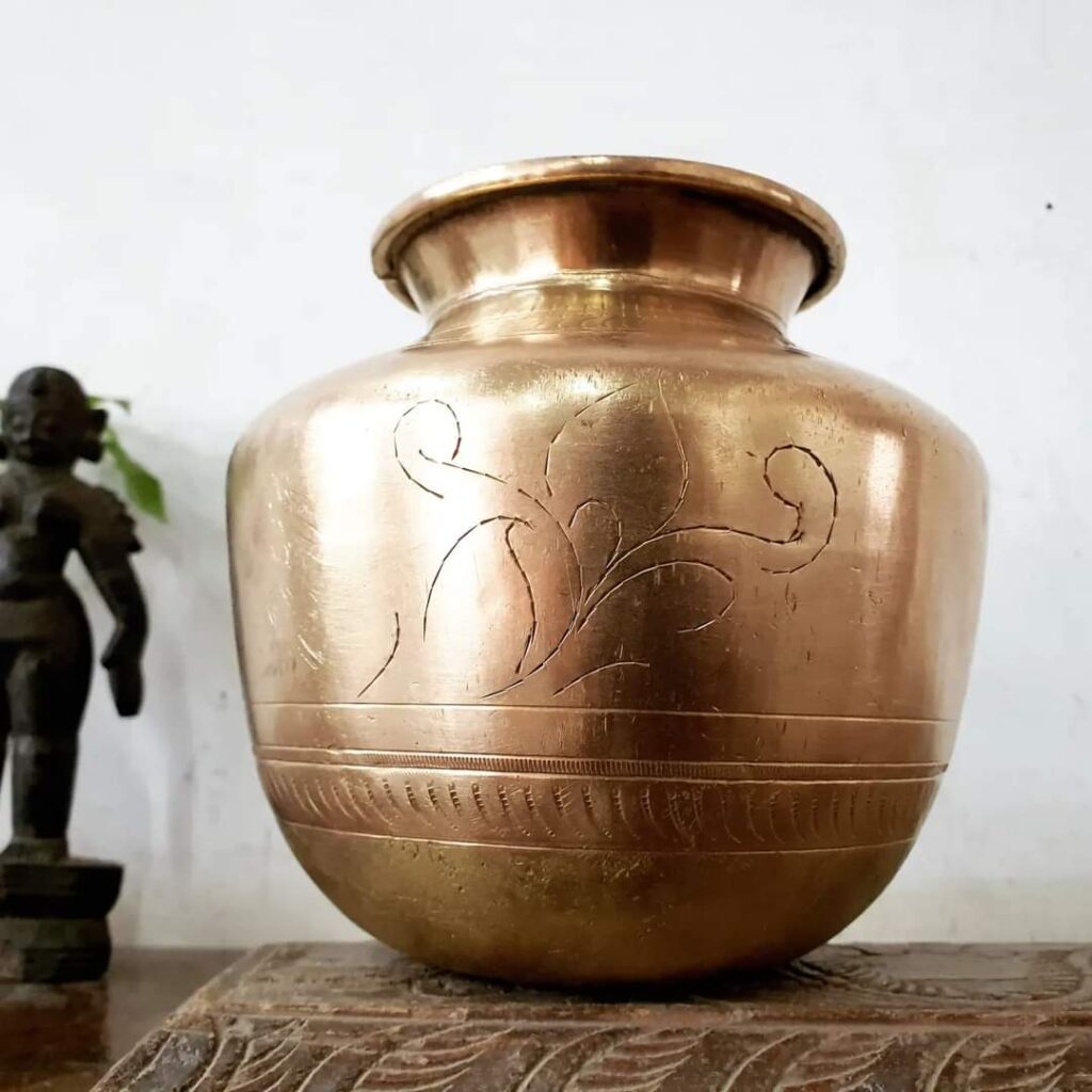 Auspicious mandarai malar kalasa sombhu/ Floral etched holy water ...