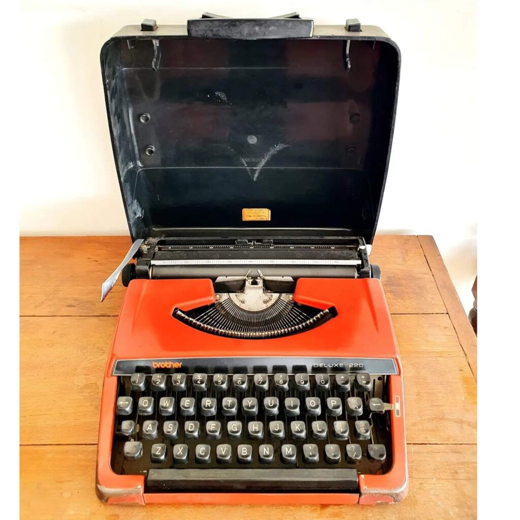 Japanese Brother Deluxe 220 Typewriter Made in Japan 1960 - Indian ...