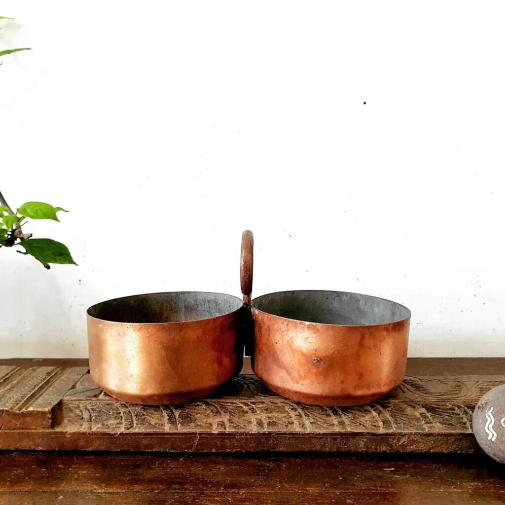 Twin trough brass Kaai Kothu/ Veggies bunch - Indian Antique Quest