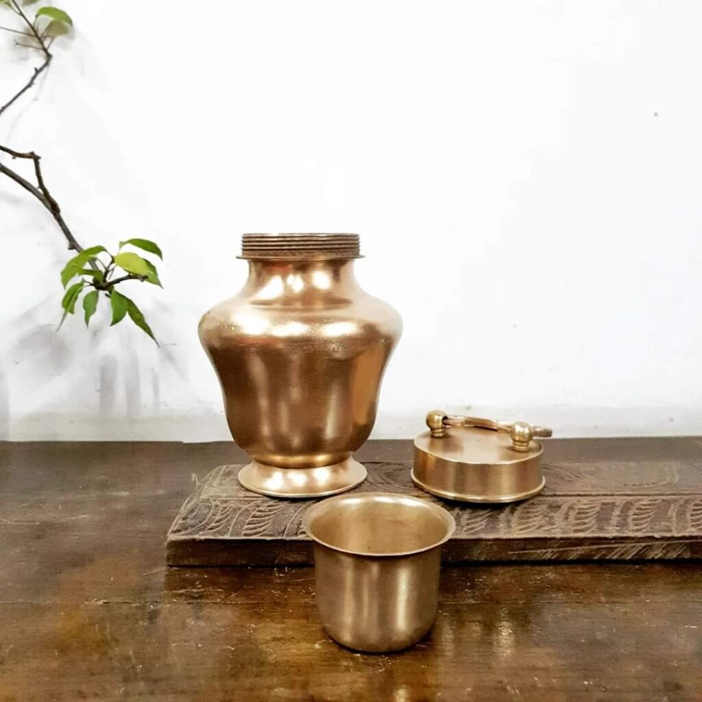 Mundiri kooja with original tumbler inside - Indian Antique Quest