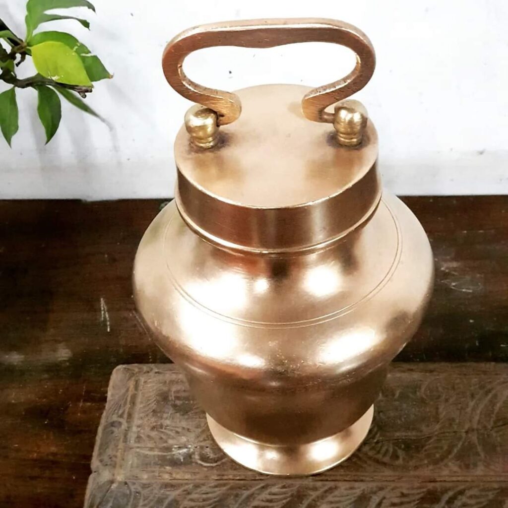 Mundiri kooja with original tumbler inside - Indian Antique Quest