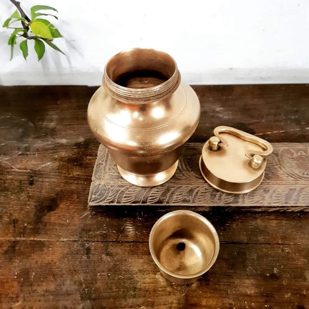 Mundiri kooja with original tumbler inside - Indian Antique Quest